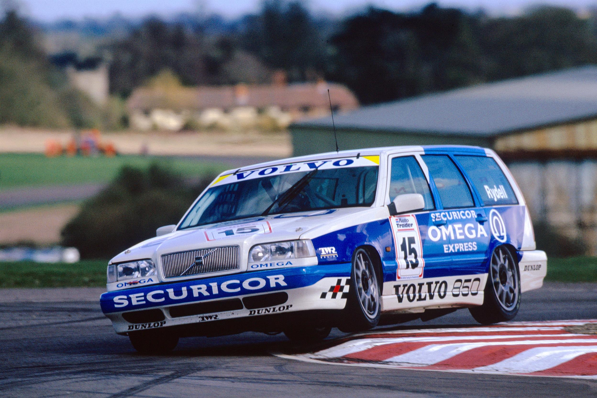 VOLVO 850 ESTATE JOINS BTCC DIAMOND JUBILEE PARADE MotoringDeals