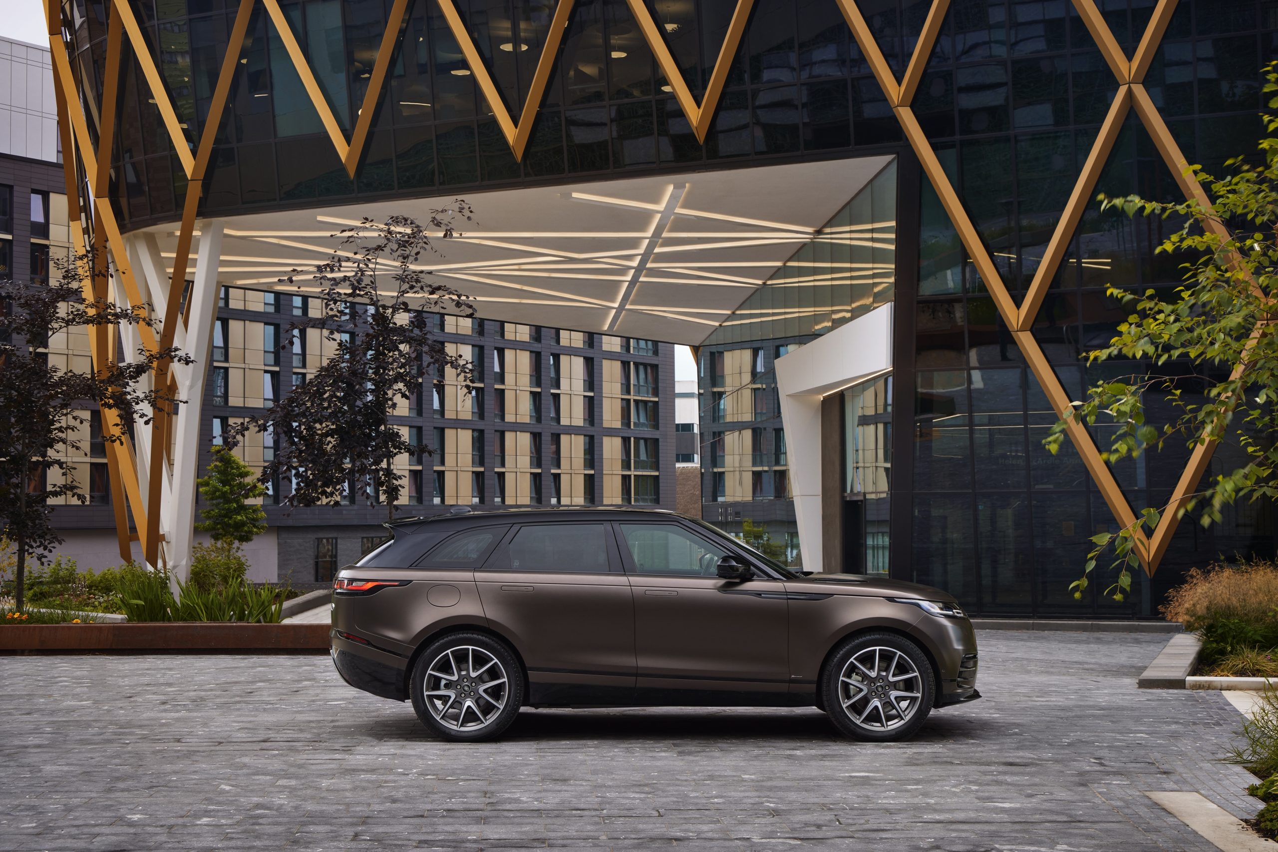 Elegance and wellbeing: More choices for Range Rover Velar ...