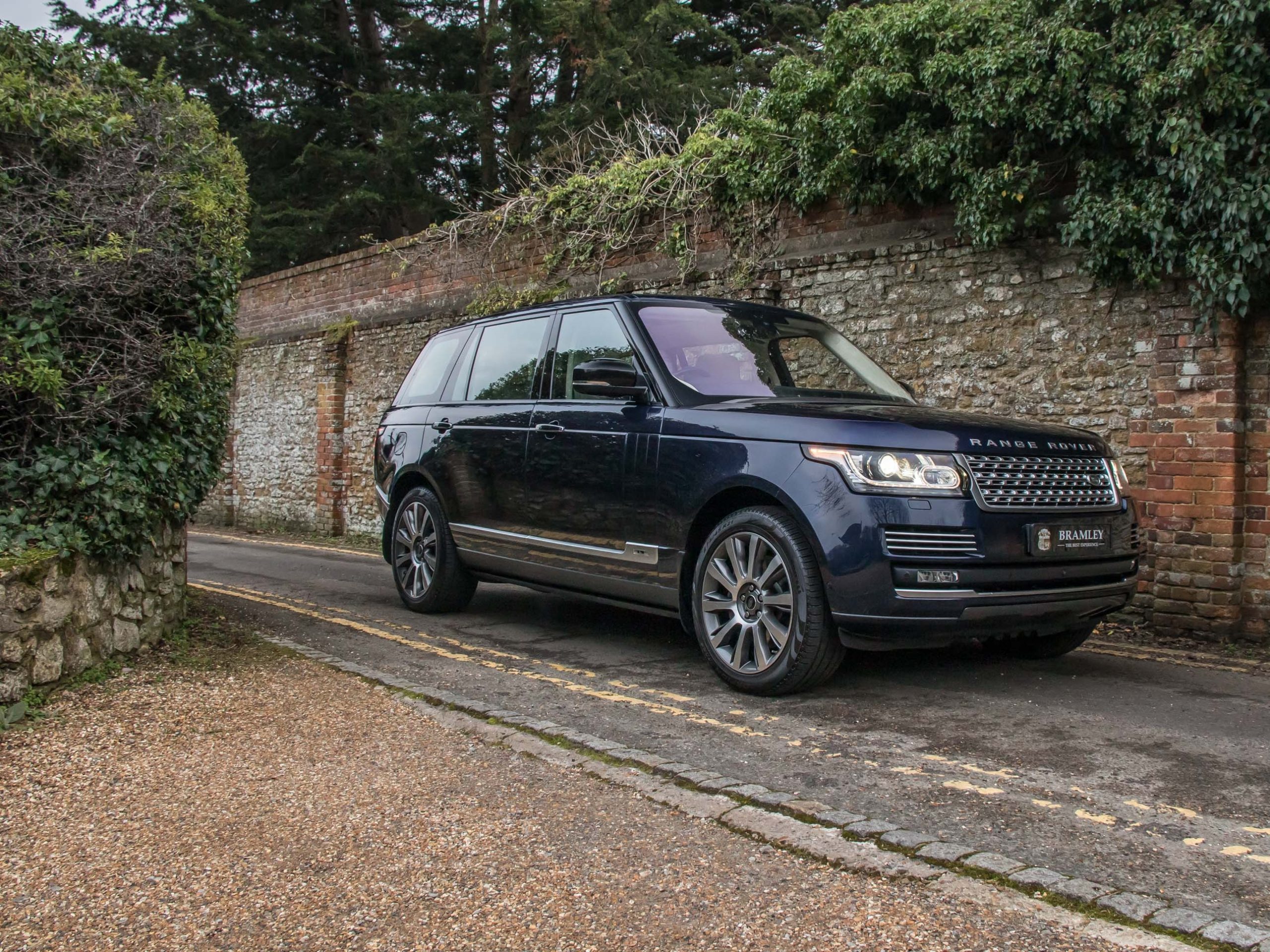 Queen Elizabeth II’s Range Rover on sale for £224,850 - MotoringDeals.com